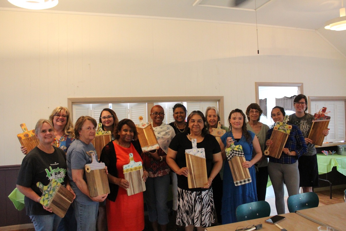 Praise Temple Ladies Group Hosts Creative Friday Crafting Event ...